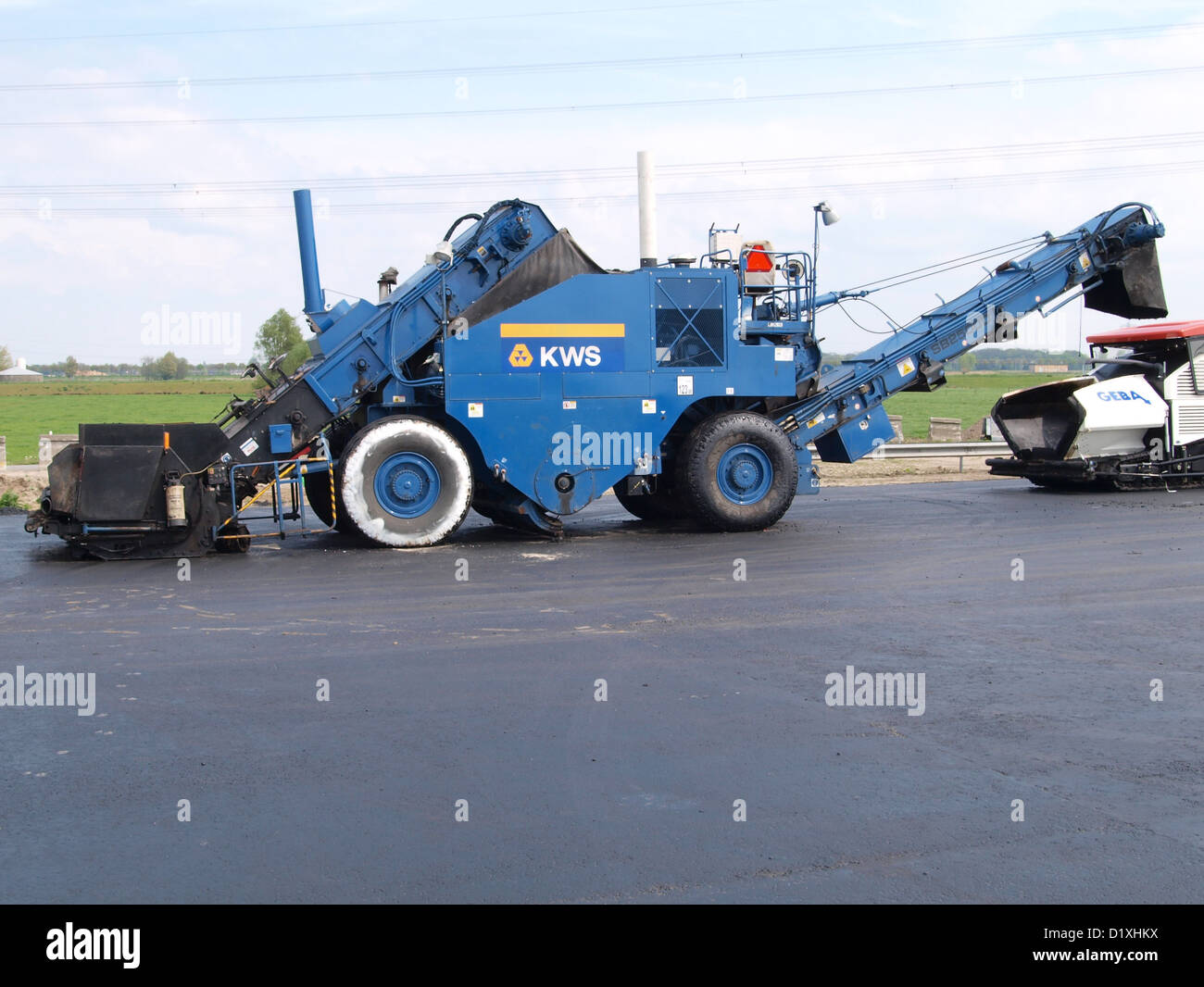 The SB2500D is a road construction machine used for laying tarmac ...