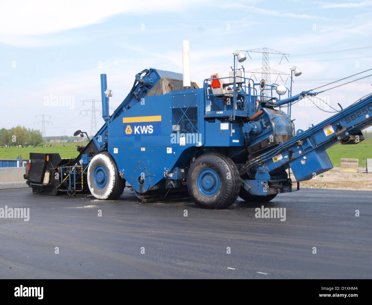 The SB2500D is a high-performance tarmac laying machine designed for ...