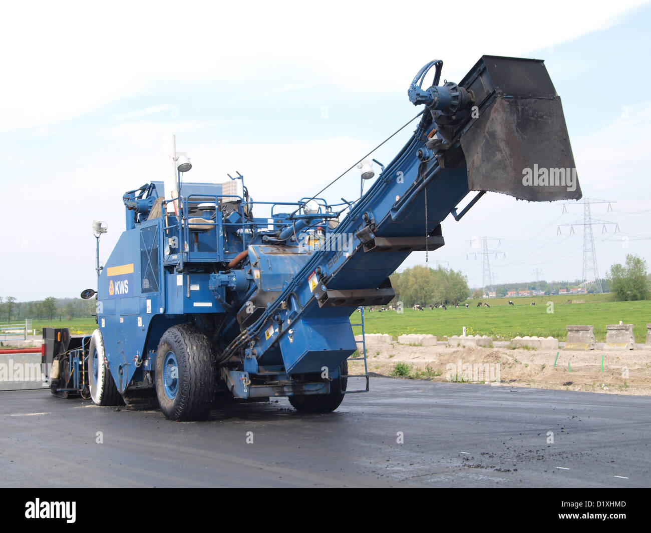 The SB2500D is a heavy-duty road construction machine used for tarmac ...