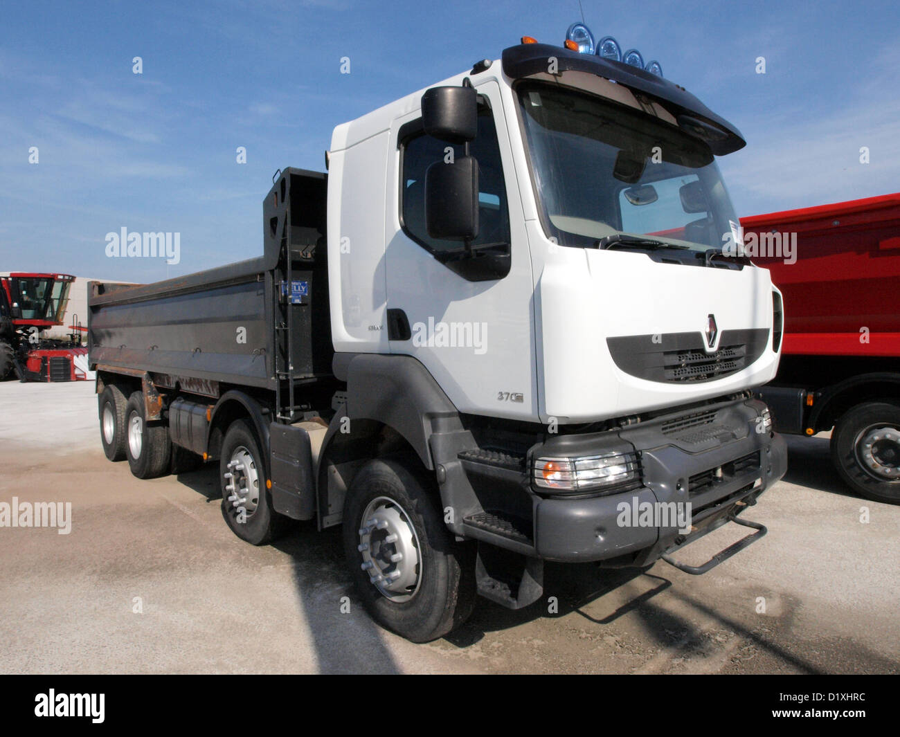 The Renault 370 is a heavy-duty tipper truck designed for construction ...