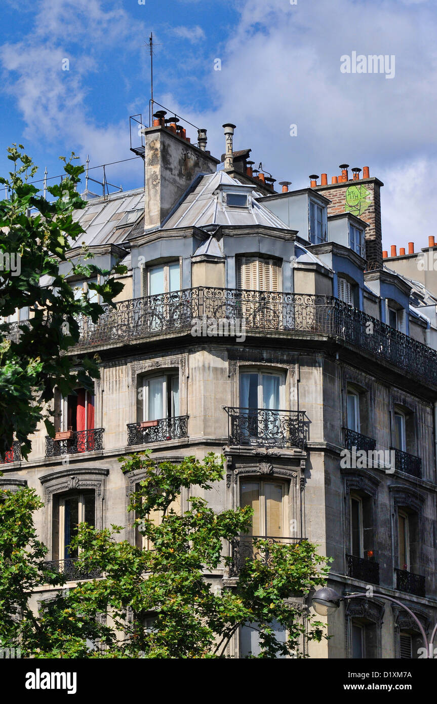 Typical paris rooftops hi-res stock photography and images - Alamy