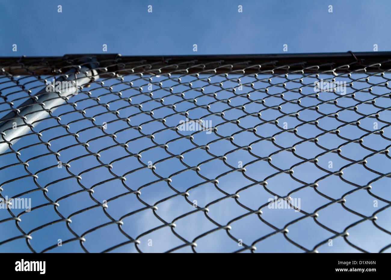 Chain link fence Stock Photo - Alamy
