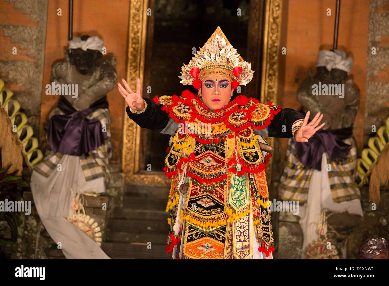 Traditional Balinese dance at the Ubud Palace, Ubud, Bali, Indonesia ...
