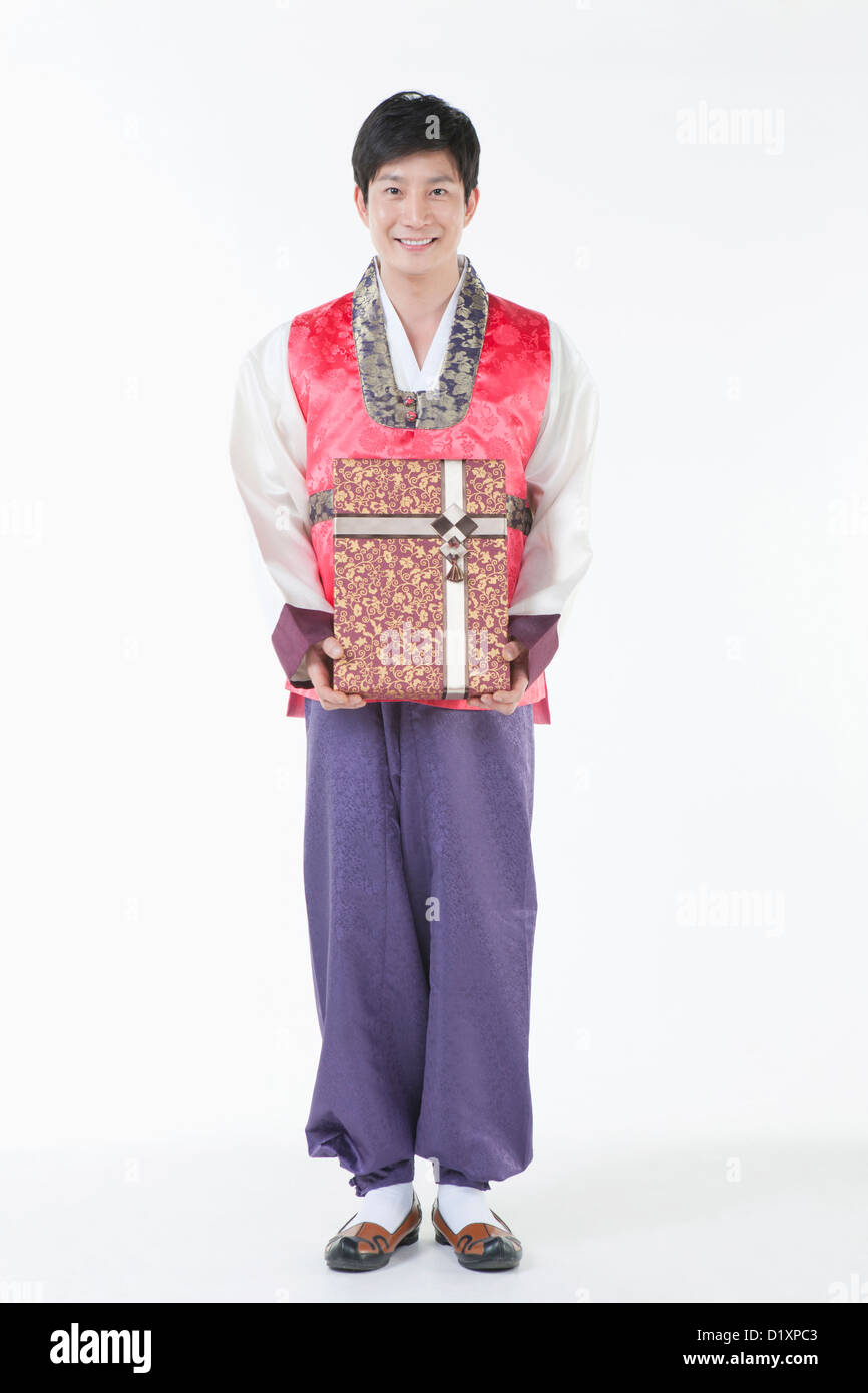 Hanbok indoor hi-res stock photography and images - Alamy