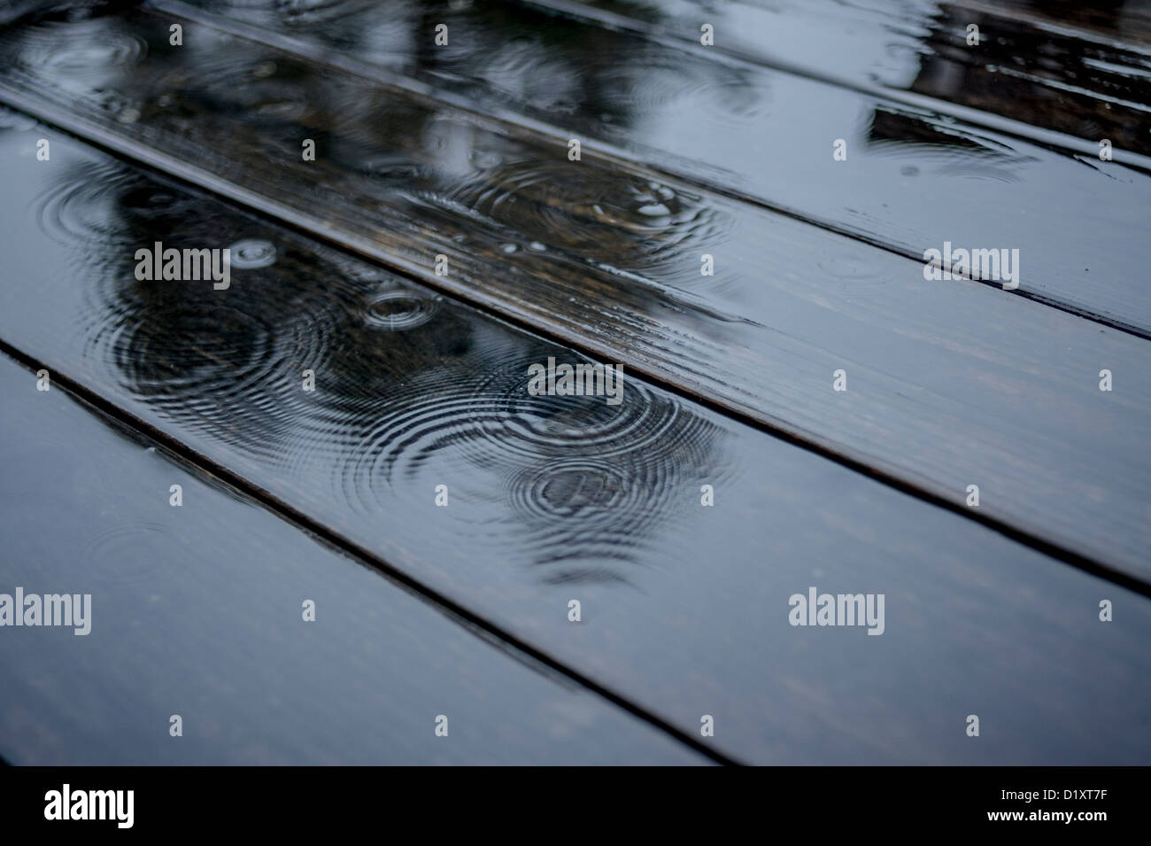 Wet wooden boards Stock Photo - Alamy