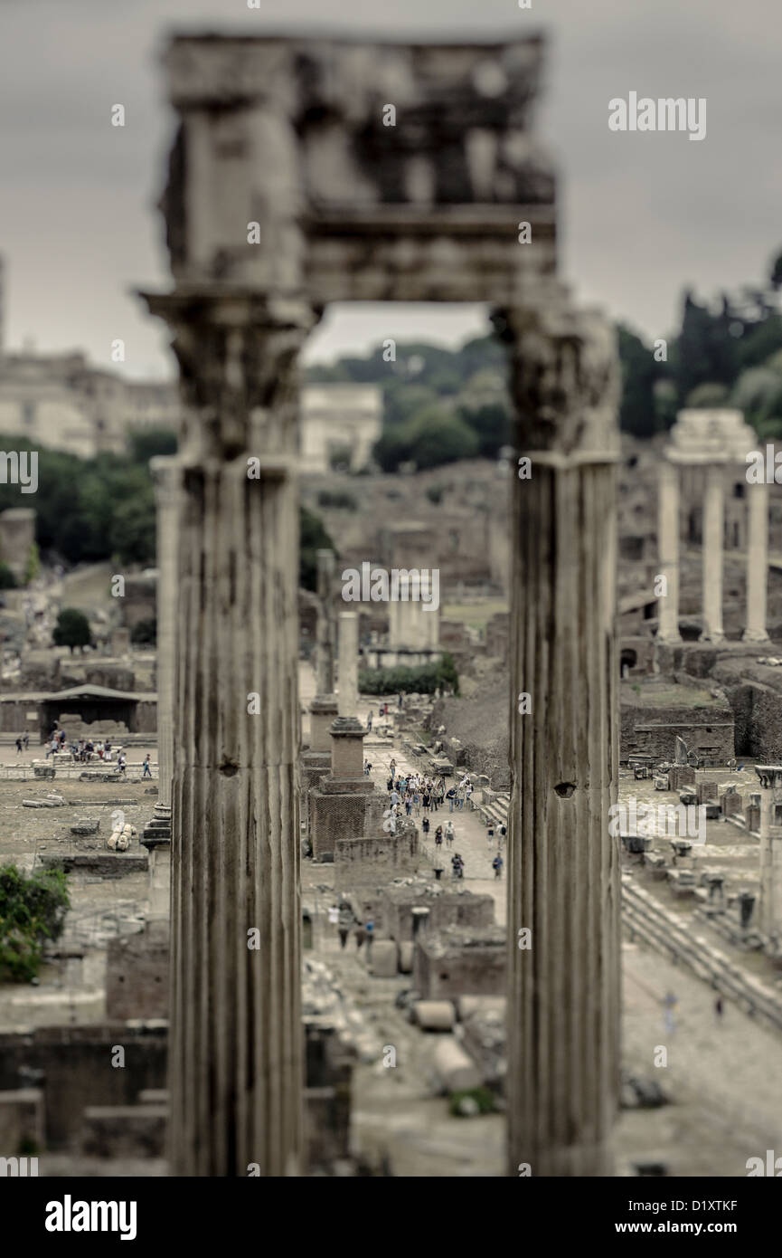Tourists visit roman forum hi-res stock photography and images - Alamy