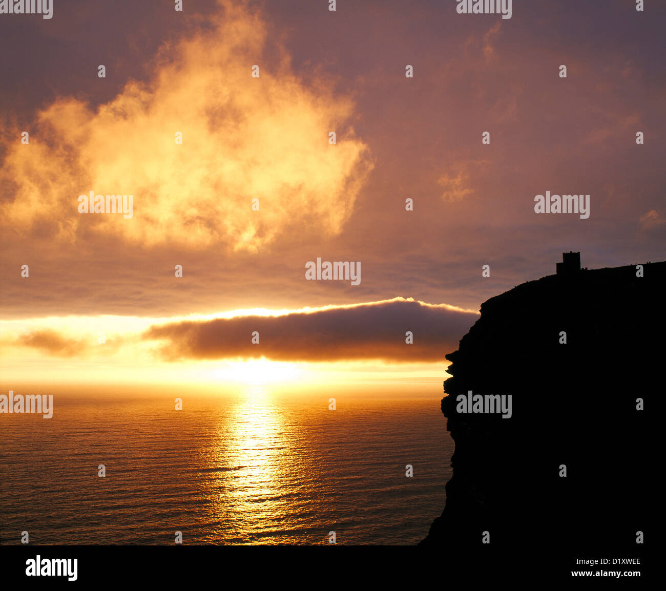 Cliffs moher sunset hi-res stock photography and images - Alamy