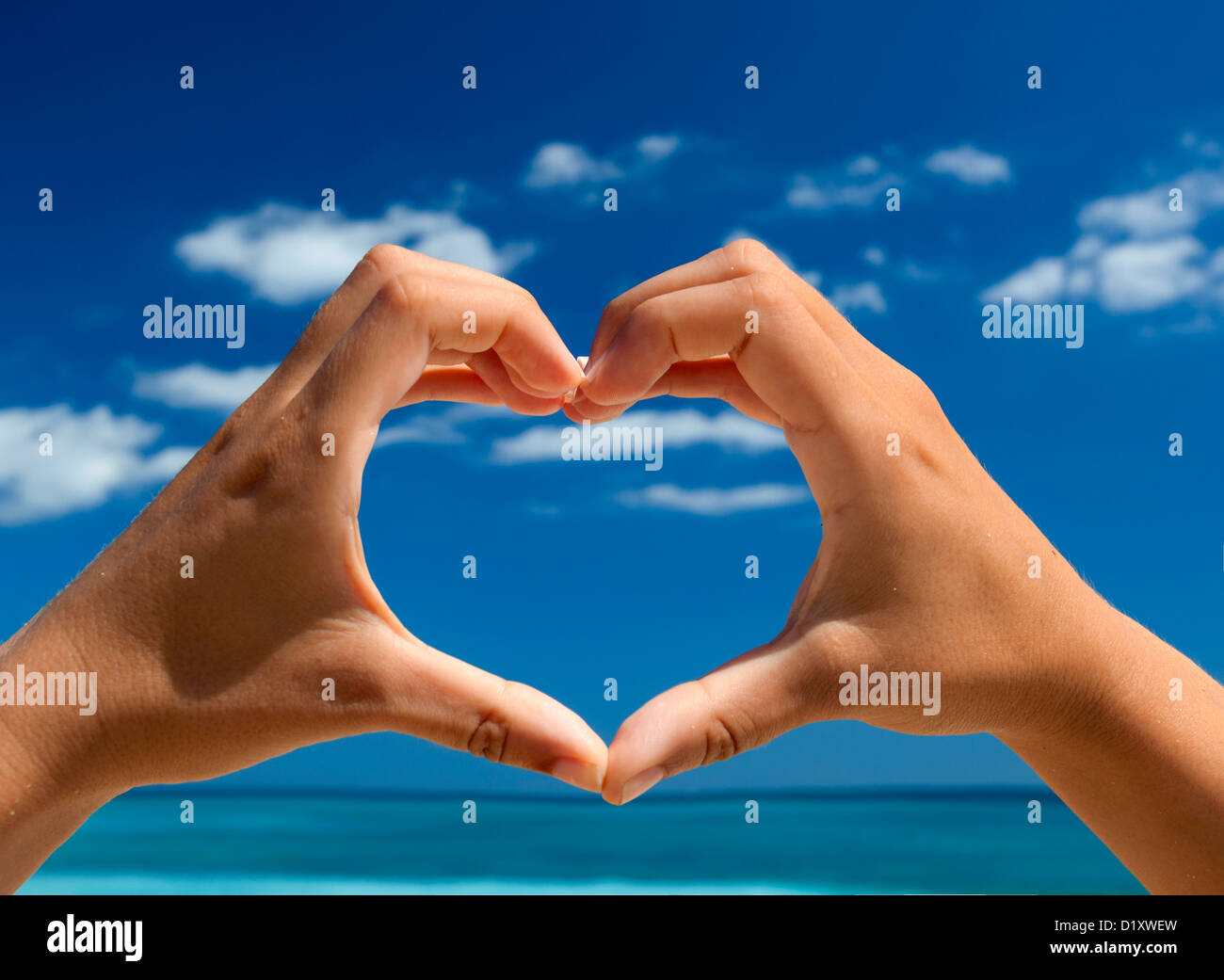 Hand heart icon hi-res stock photography and images - Alamy