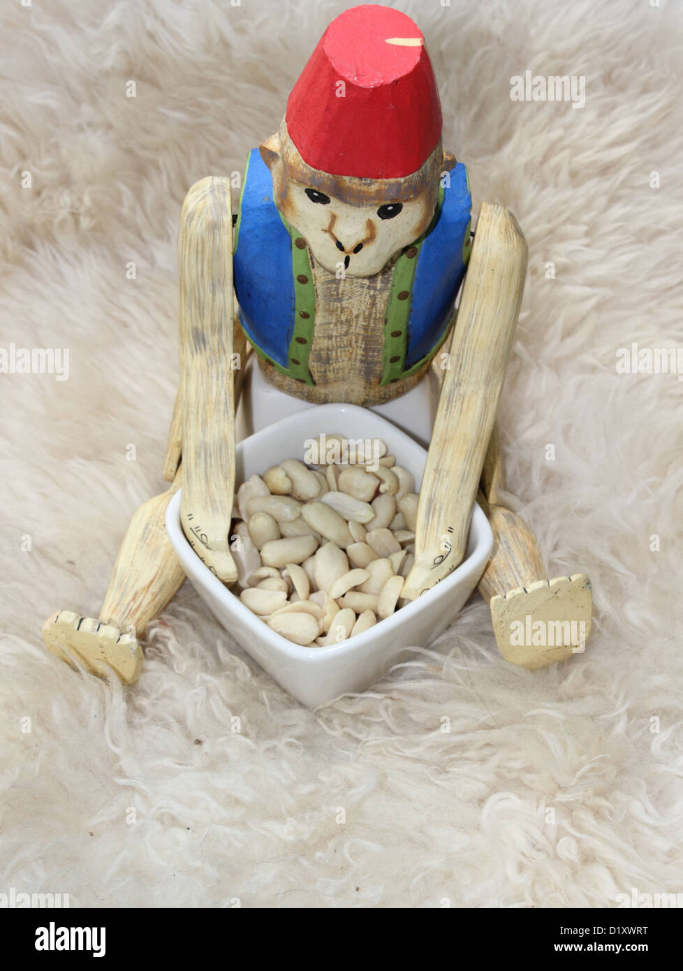 Monkey eating nuts hi-res stock photography and images - Alamy