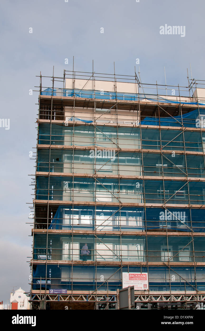 Tall building workmen hi-res stock photography and images - Alamy