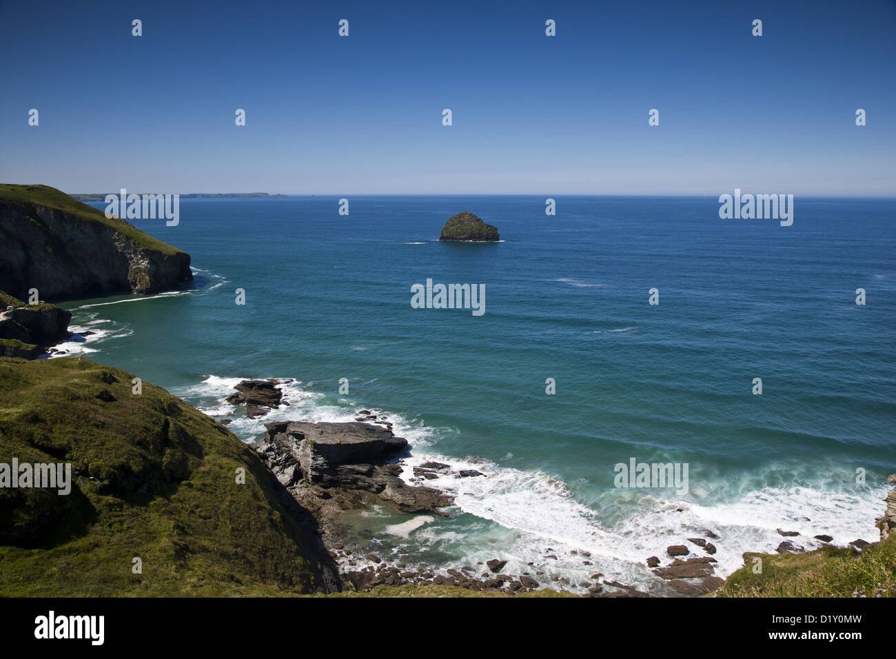 Tintagel Haven Beach High Resolution Stock Photography and Images - Alamy
