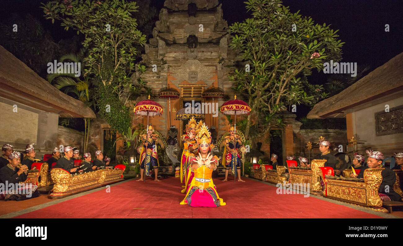 Traditional Balinese dance at the Ubud Palace, Ubud, Bali, Indonesia ...