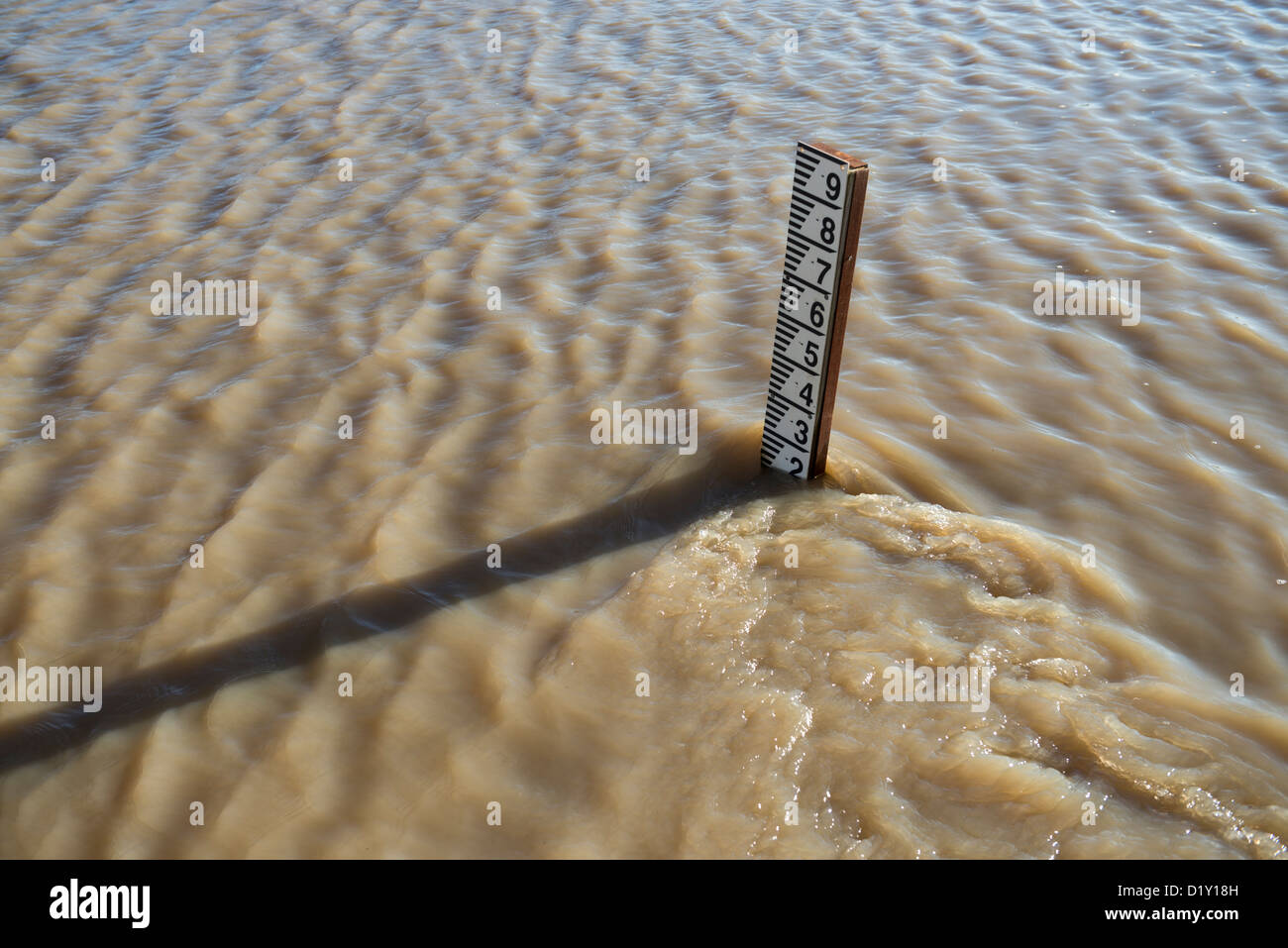 Flooding and Flood measuring stick River Itch in Long Itchington ...