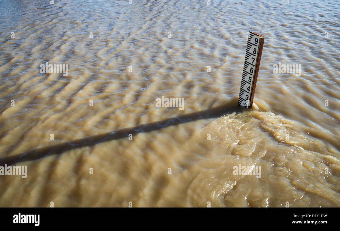 Flooding and Flood measuring stick River Itch in Long Itchington ...