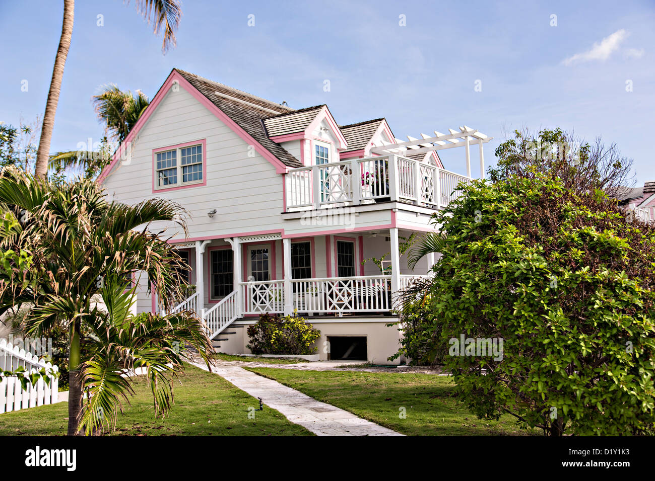 Bahamas clapboard cottages hi-res stock photography and images - Alamy