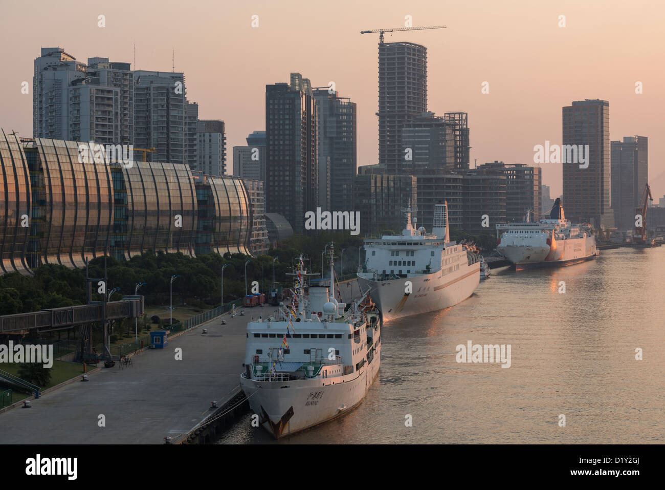 Shanghai cruise hi-res stock photography and images - Alamy