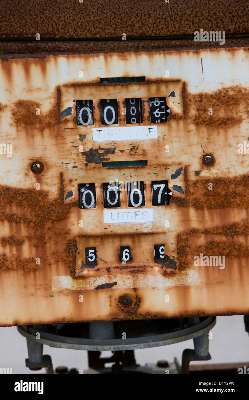 Empty bar pump hi-res stock photography and images - Alamy