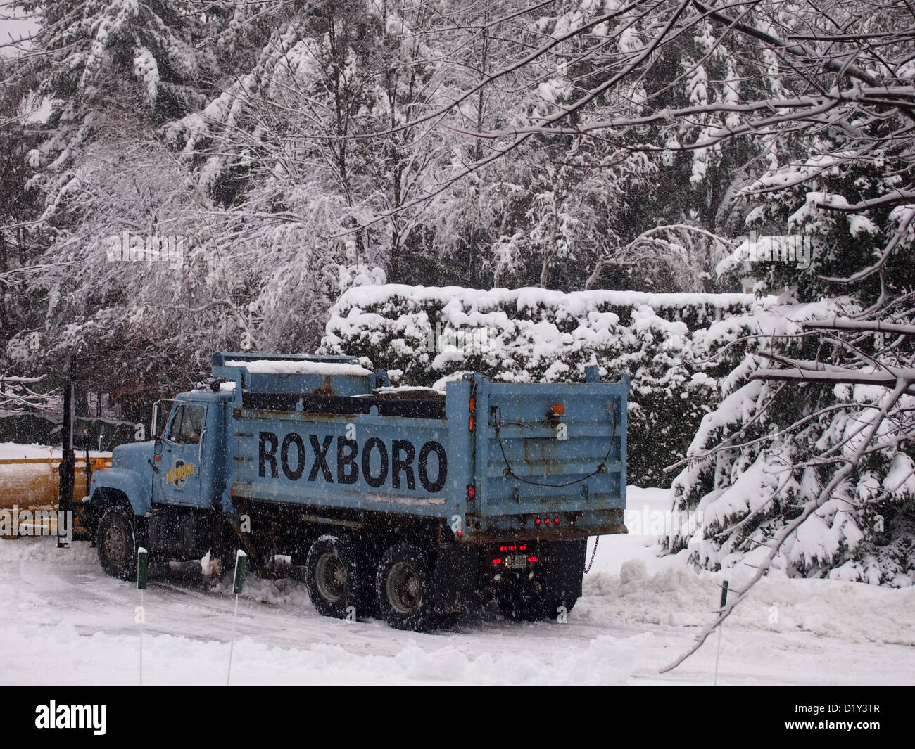 snow plow snow plough blue dump truck Stock Photo - Alamy