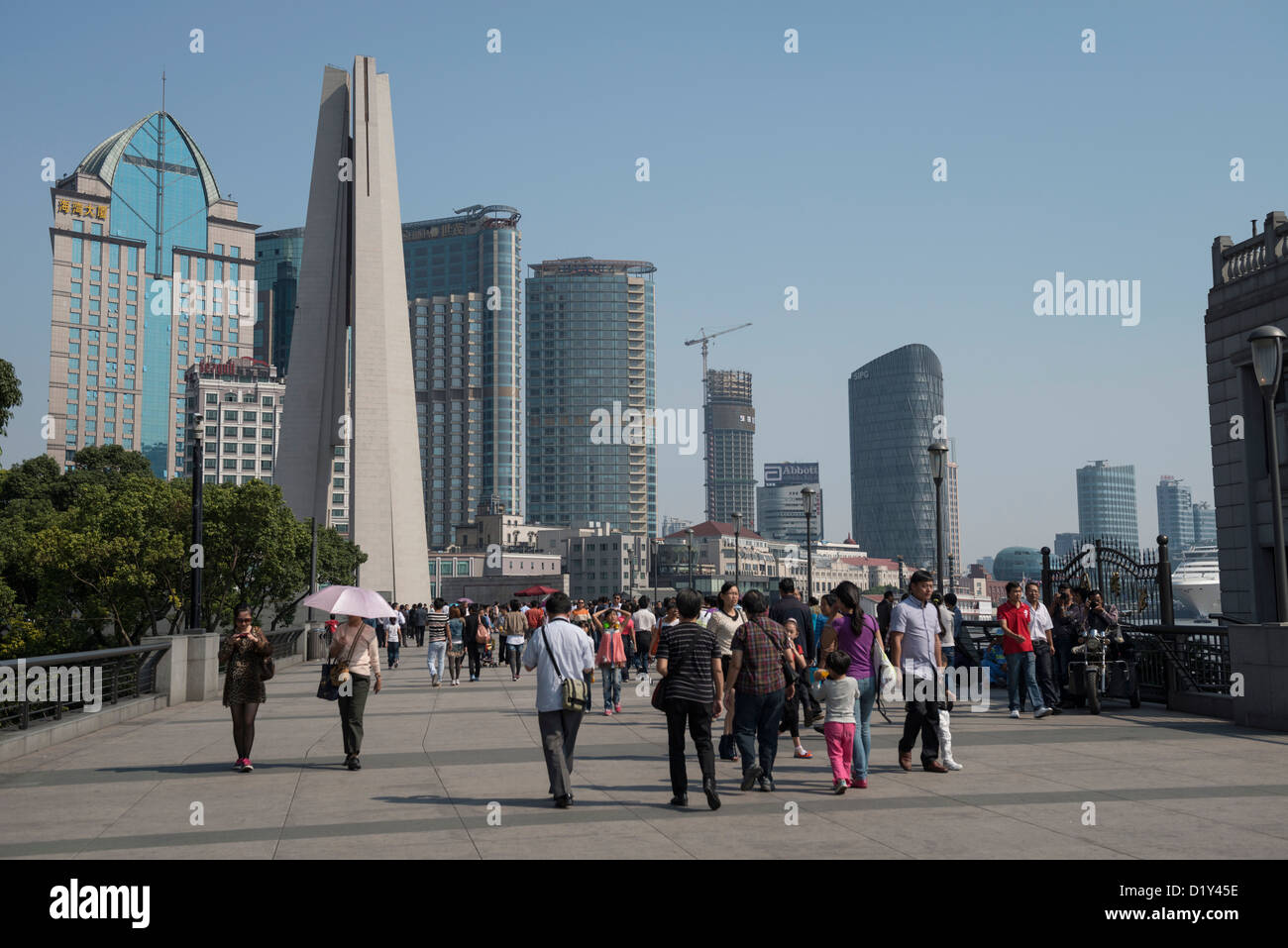 Crowds On The Bund High Resolution Stock Photography and Images - Alamy