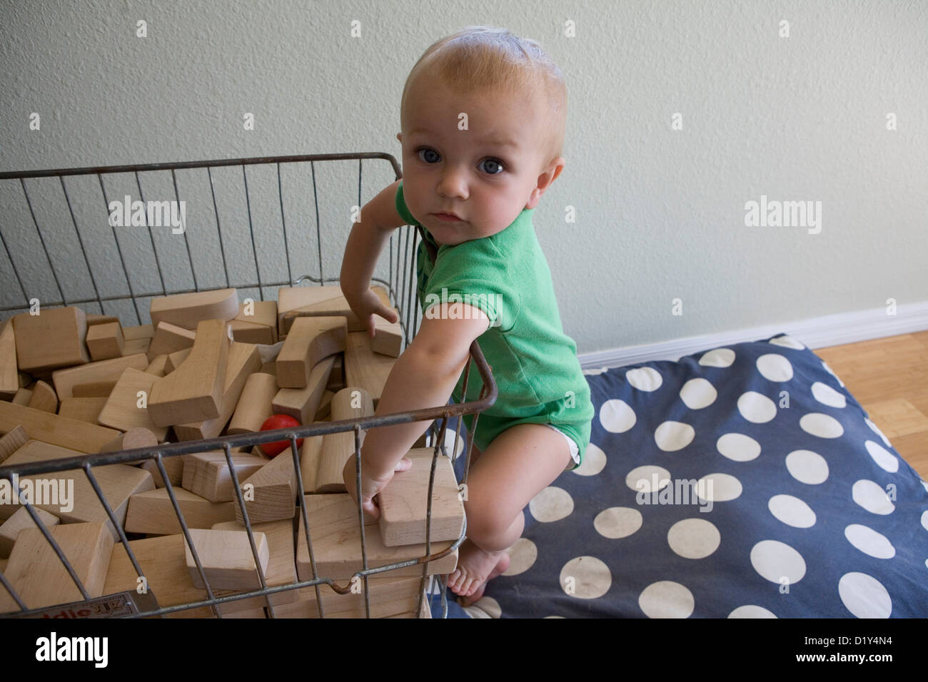 Play blocks hi-res stock photography and images - Alamy