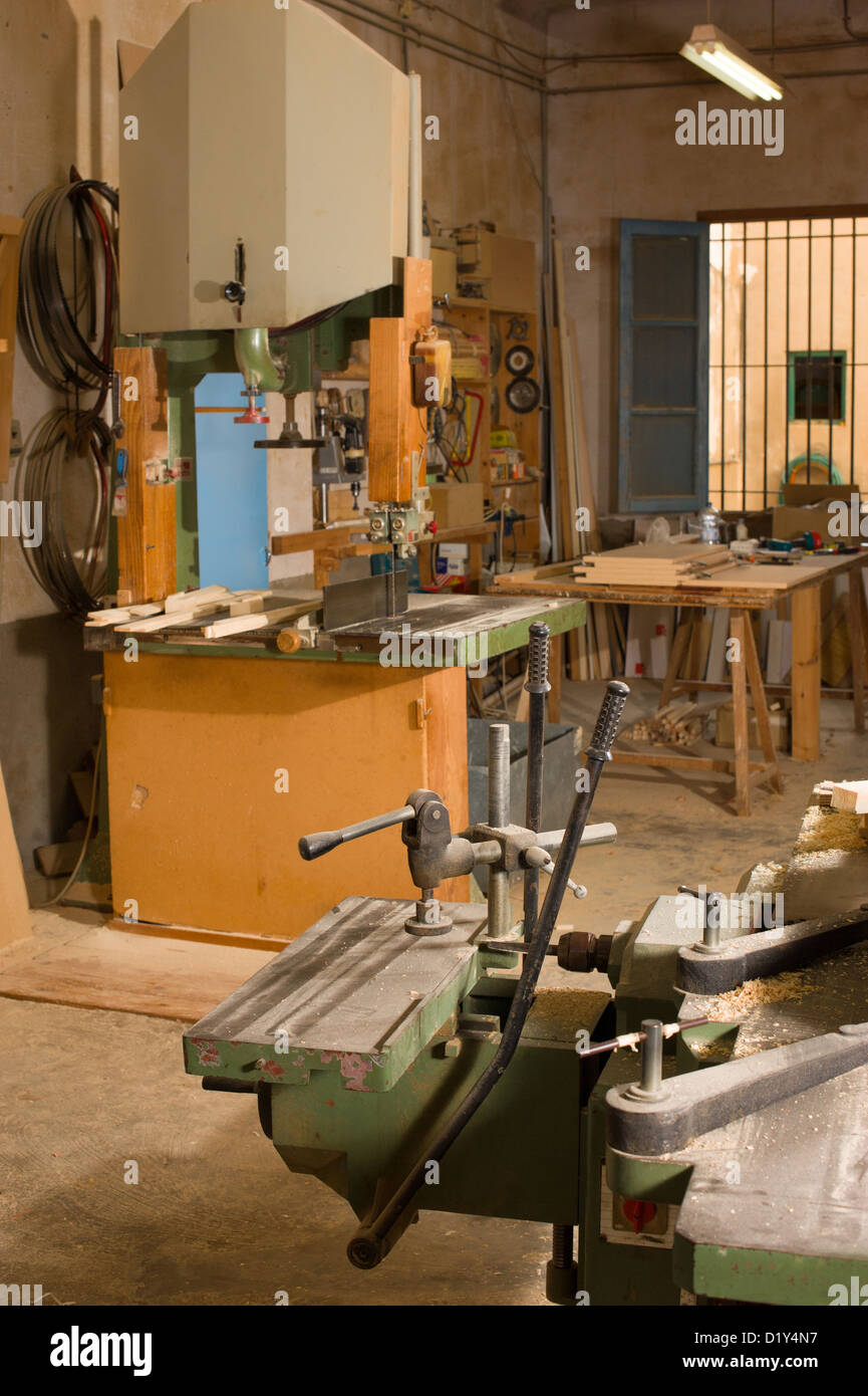Traditional carpenter workshop with its wealth of tools and wood Stock ...
