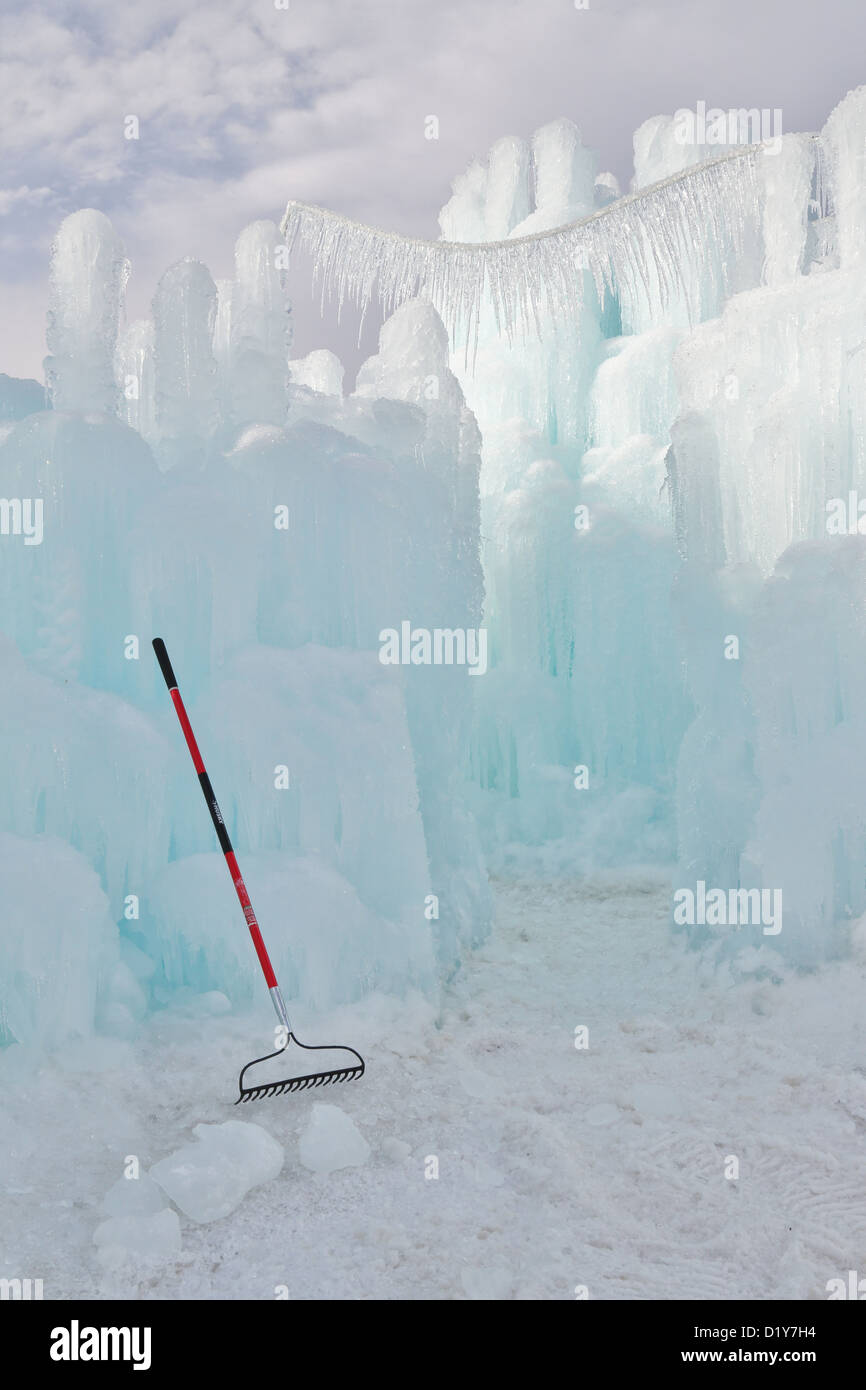 A rake leans against a wall of the ice castle at Mall of America Stock ...