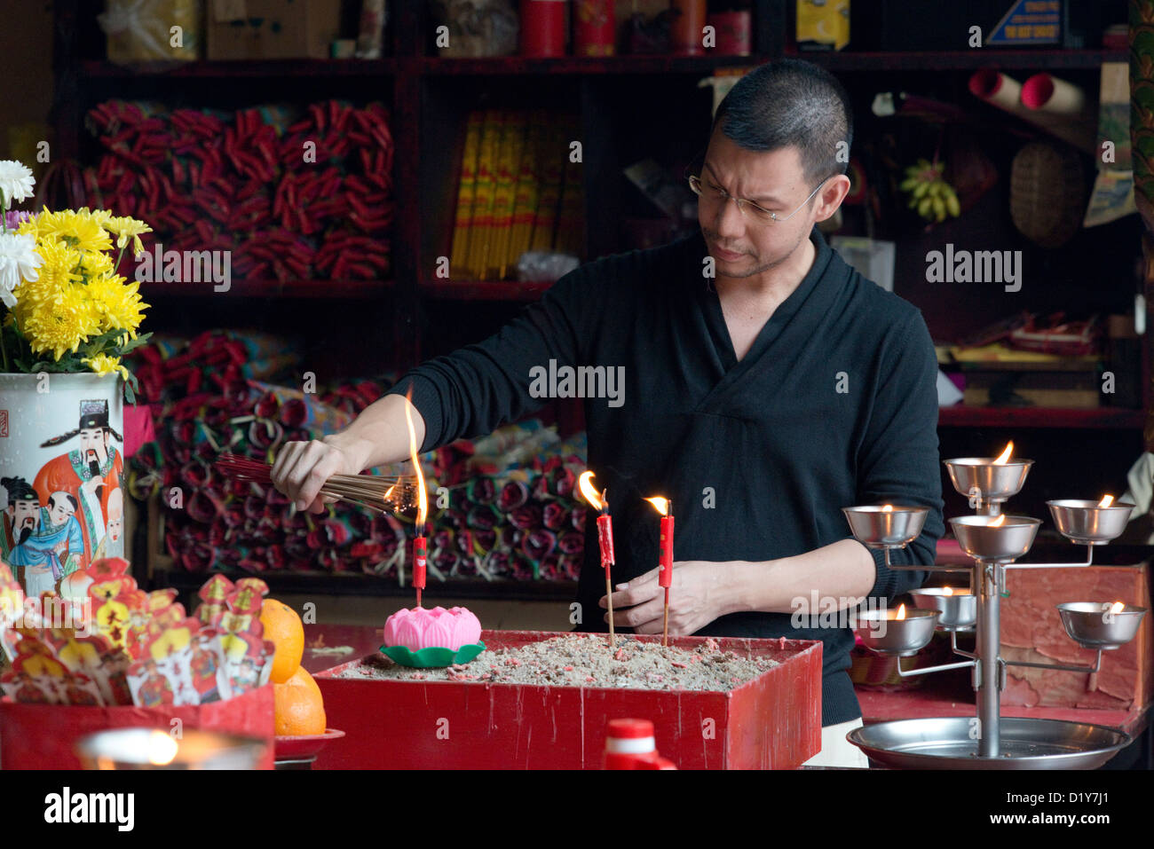 Chinese praying ritual hi-res stock photography and images - Alamy