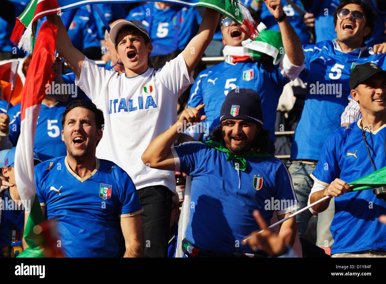 Italy world cup soccer fans hi-res stock photography and images - Alamy