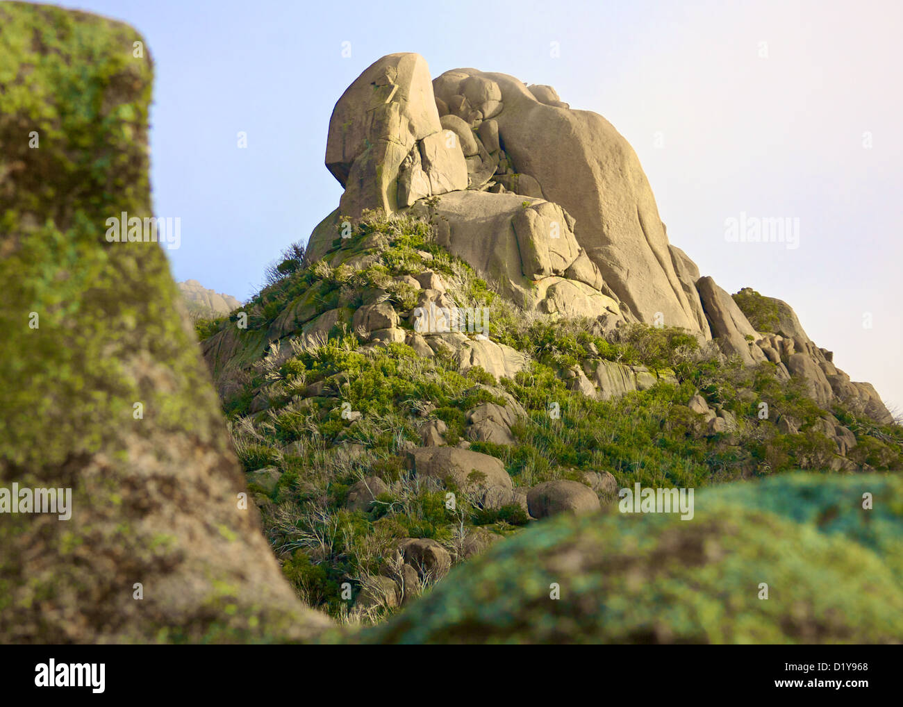 Outcrop and boulder hi-res stock photography and images - Alamy