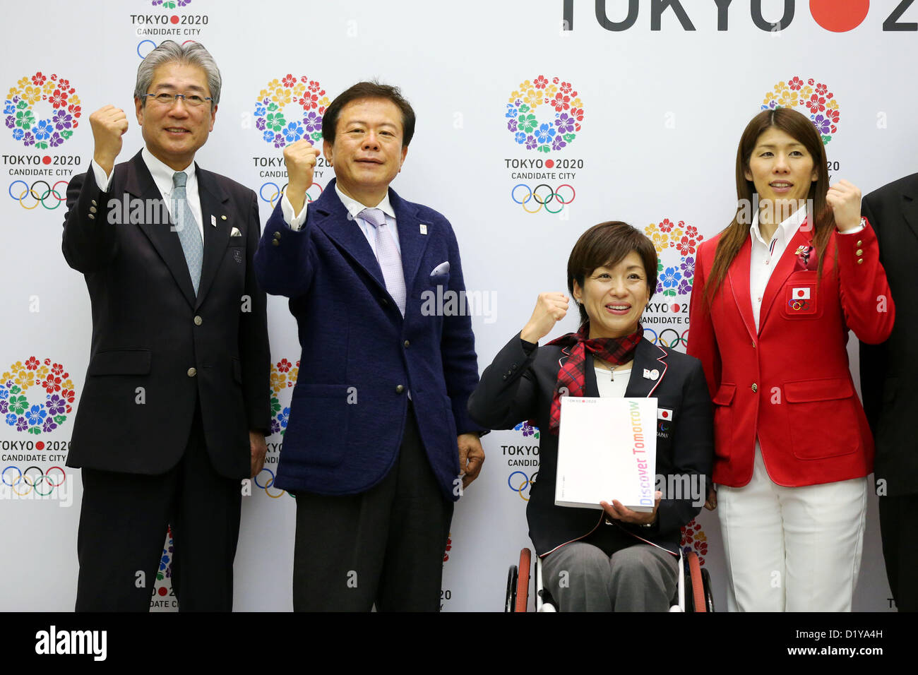 (L to R) JOC President Tsunekazu Takeda, Naoki Inose Governor of Tokyo, Wakako Tsuchida, Saori ...