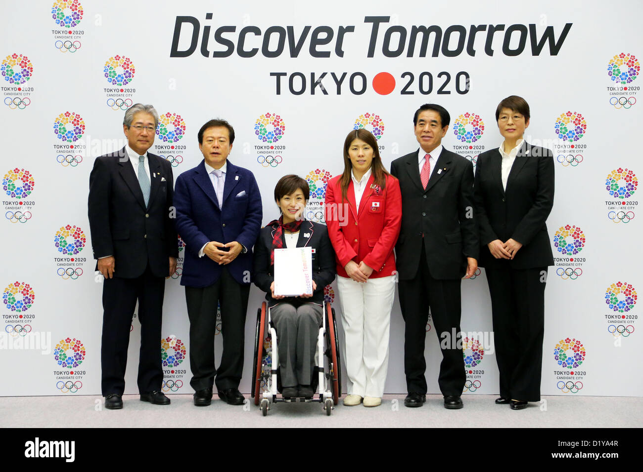 (L to R) JOC President Tsunekazu Takeda, Naoki Inose Governor of Tokyo, Wakako Tsuchida, Saori ...