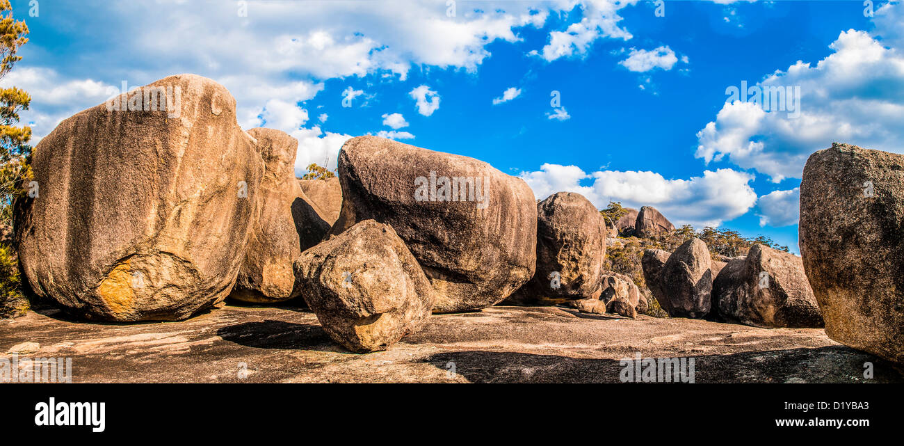 Granite boulders on the Mt. Norman track, Girraween National Park ...