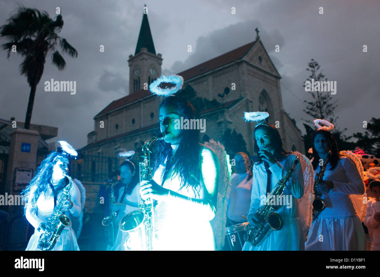 People dressed as angels hi-res stock photography and images - Alamy