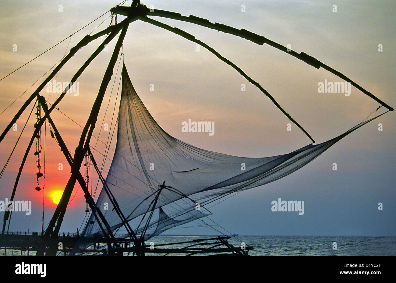 COCHIN CHINESE FISHING NETS AT PORT COCHIN INDIA AT SUNSET Stock Photo ...