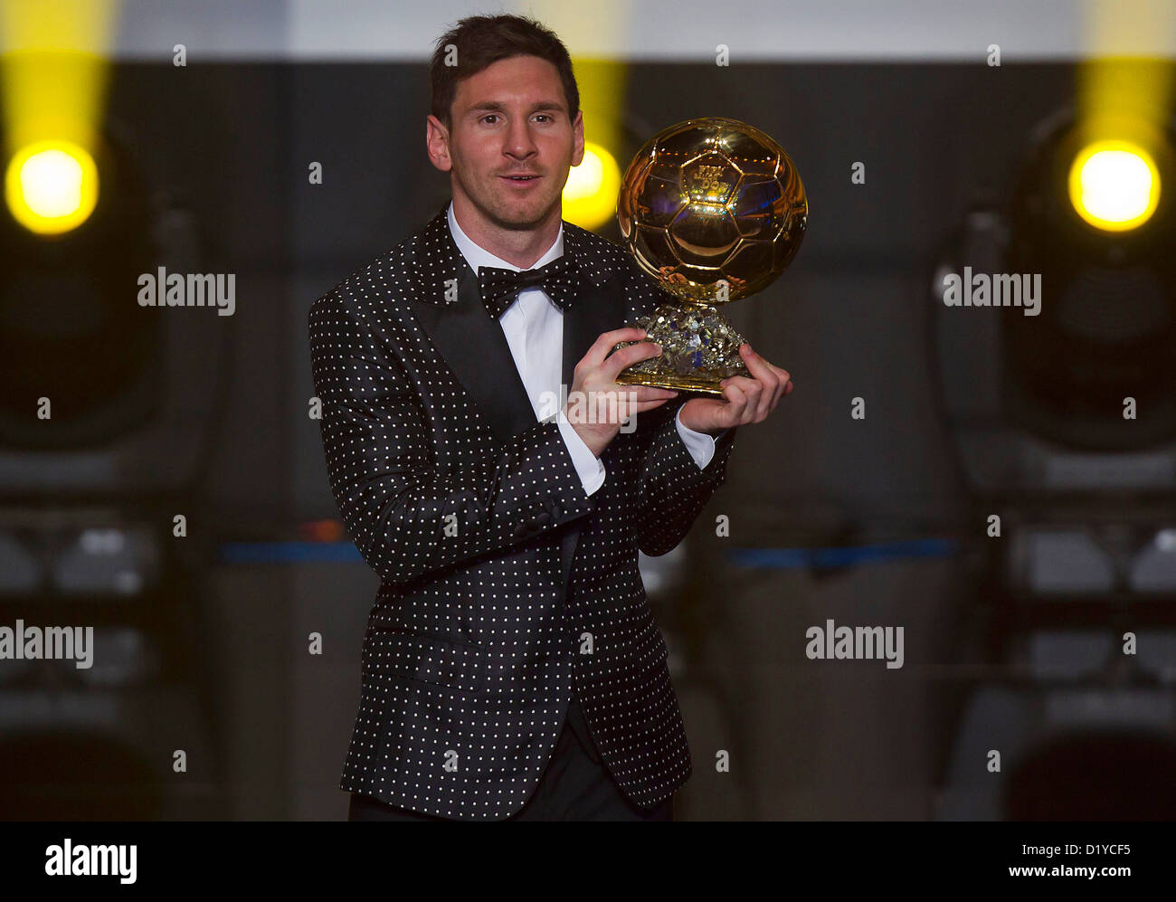 Lionel messi la liga trophy hi-res stock photography and images - Alamy