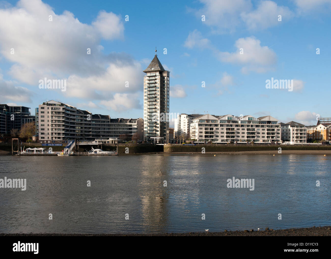 Chelsea harbour hi-res stock photography and images - Alamy
