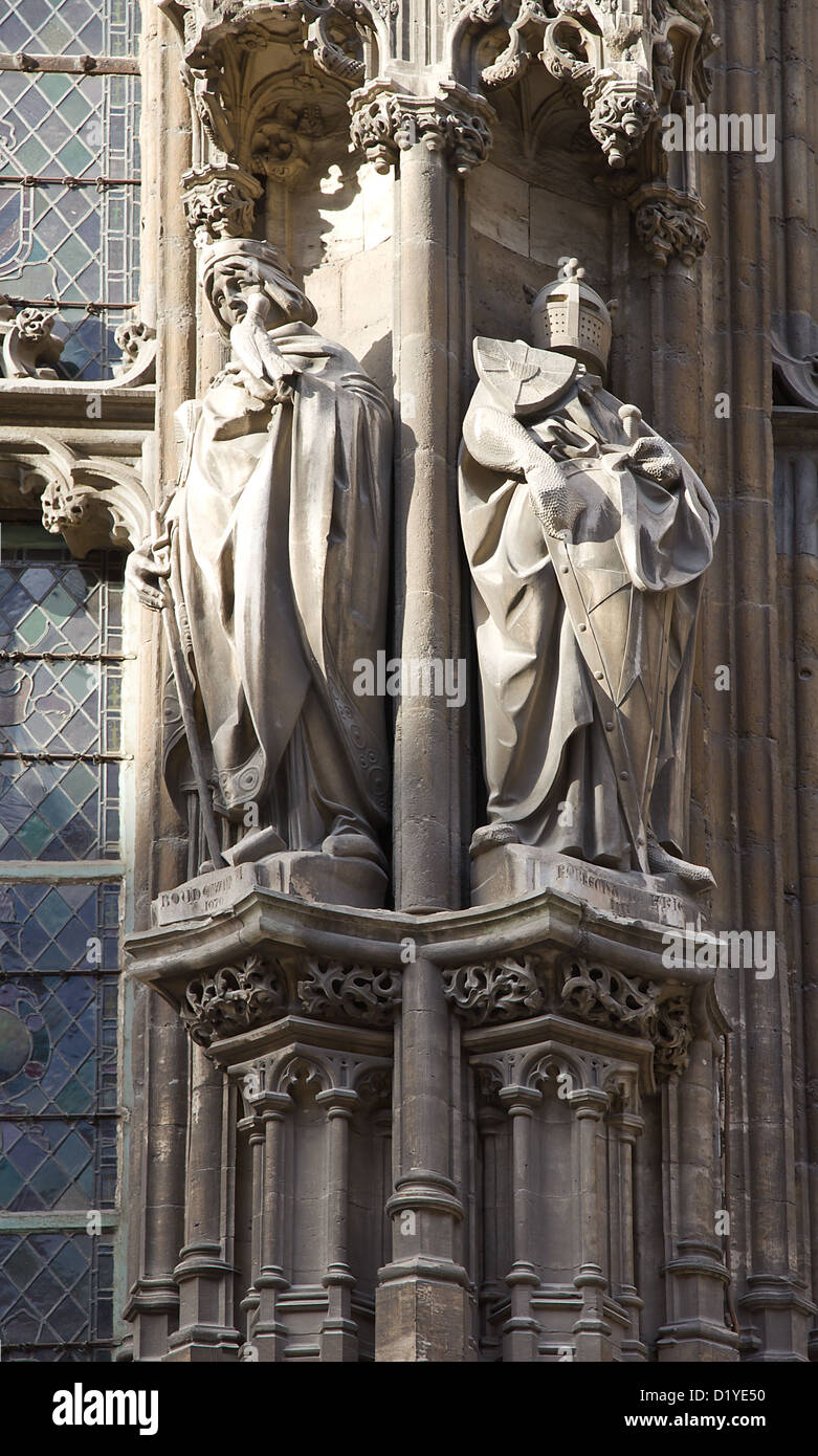 Figures of Baldwin VI and Robert II on the city hall (Stadthuis, circa ...