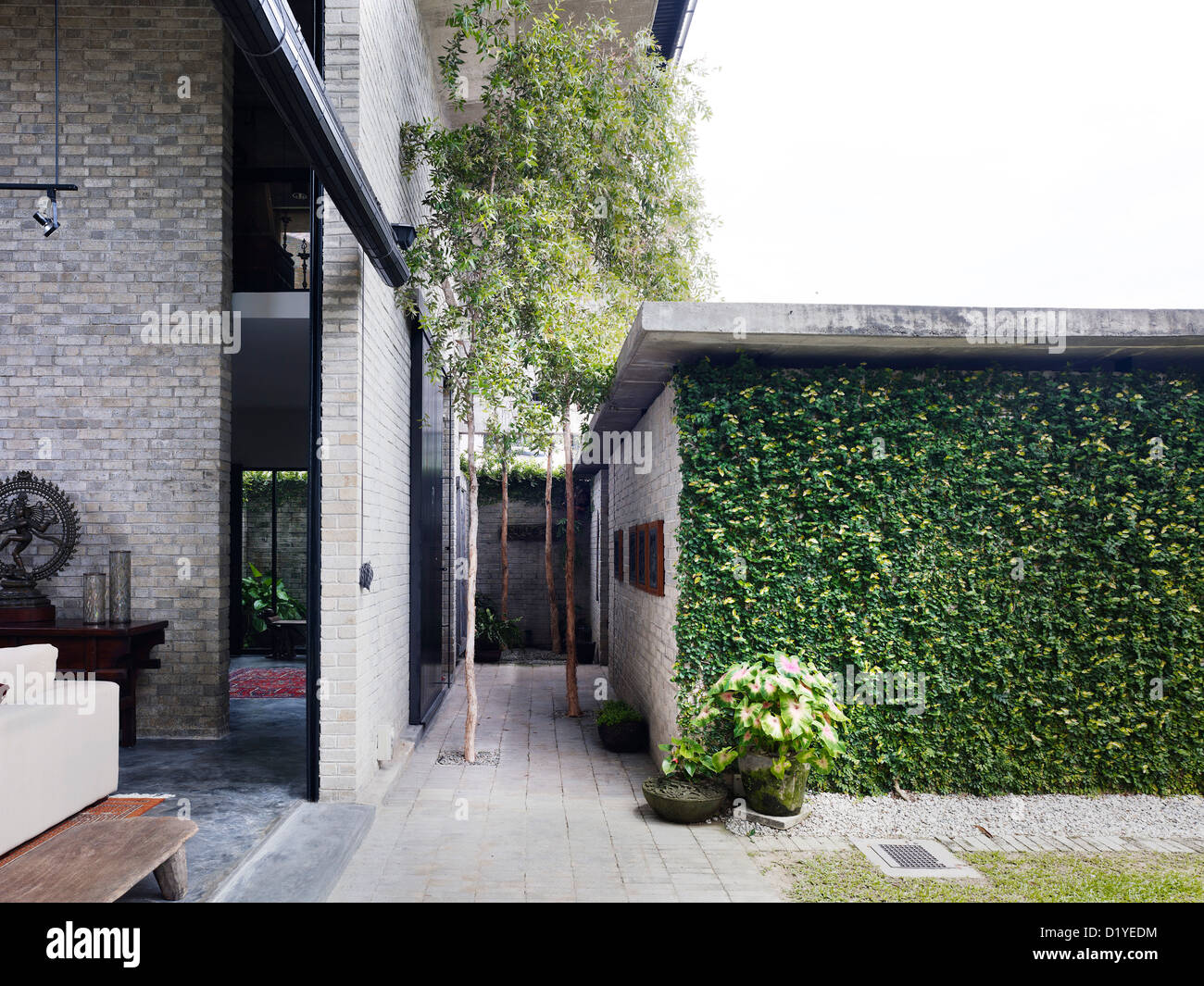 Shell House, Kuala Lumpur, Malaysia. Architect: Kevin Low, 2010. Garden ...