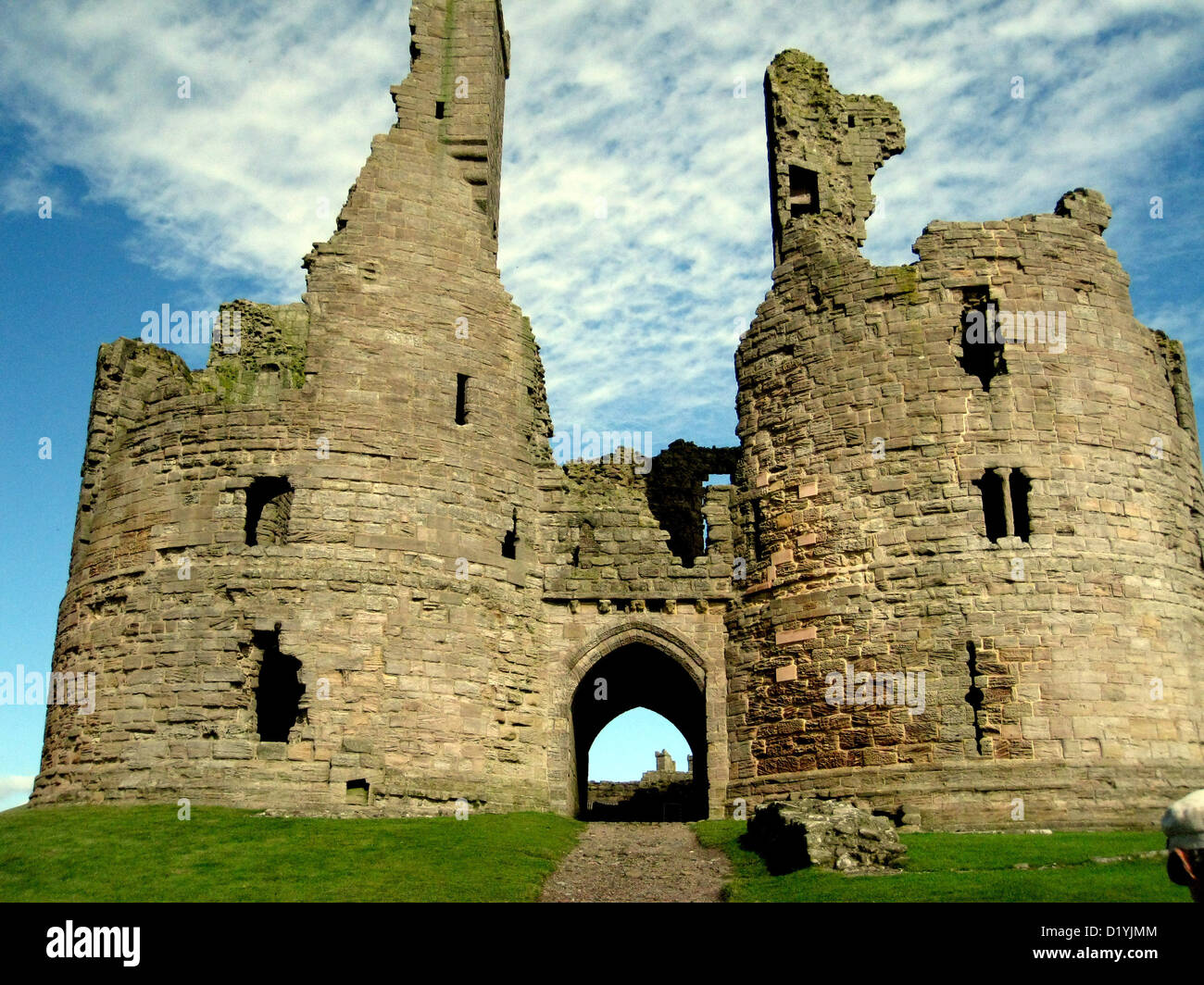 14th century gatehouse hi-res stock photography and images - Alamy