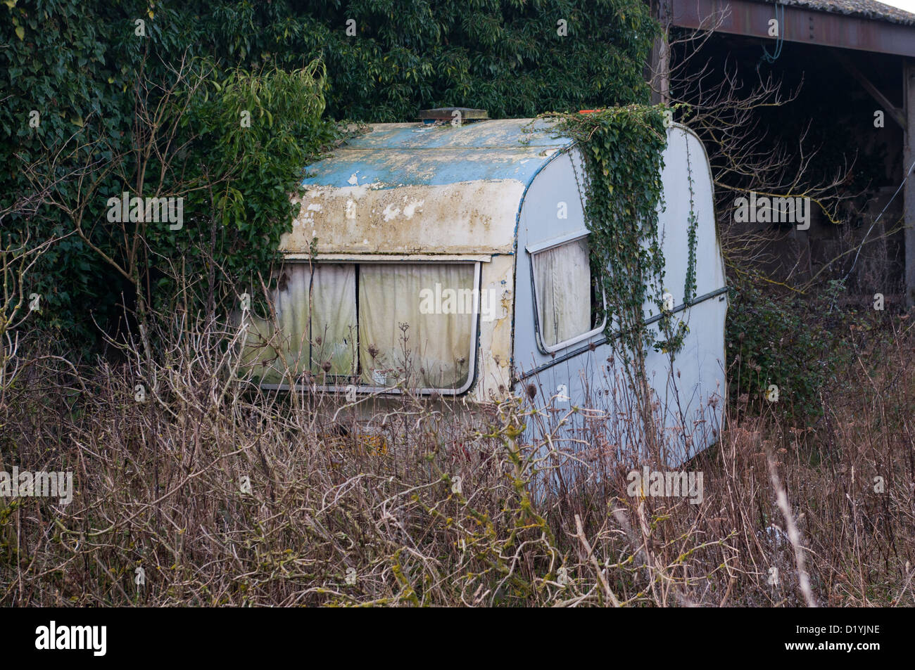 Old derelict caravan hi-res stock photography and images - Alamy