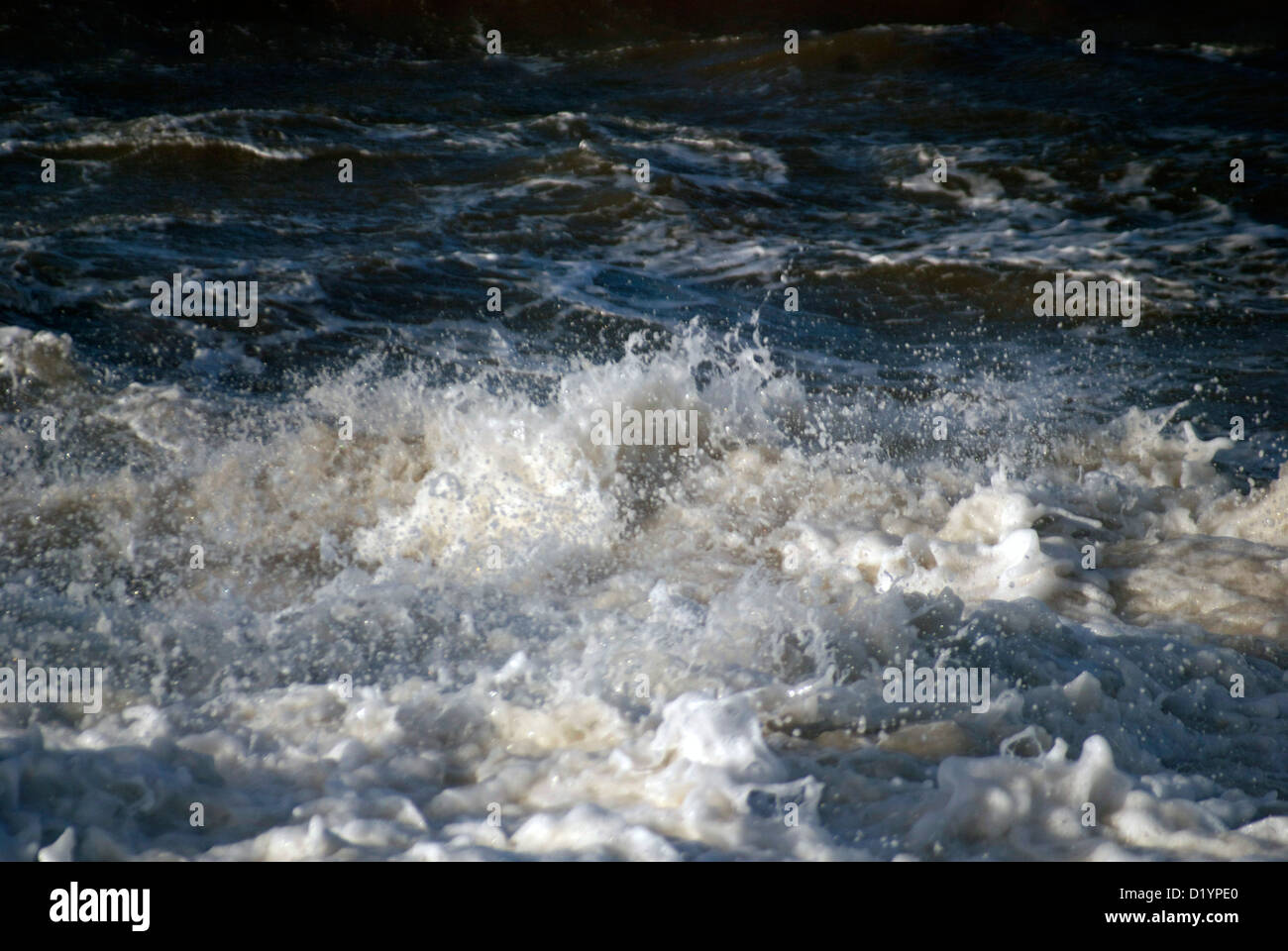 Wave smash hi-res stock photography and images - Alamy