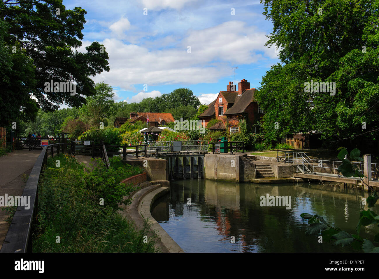 Sonning Lock, River Thames Stock Photo - Alamy