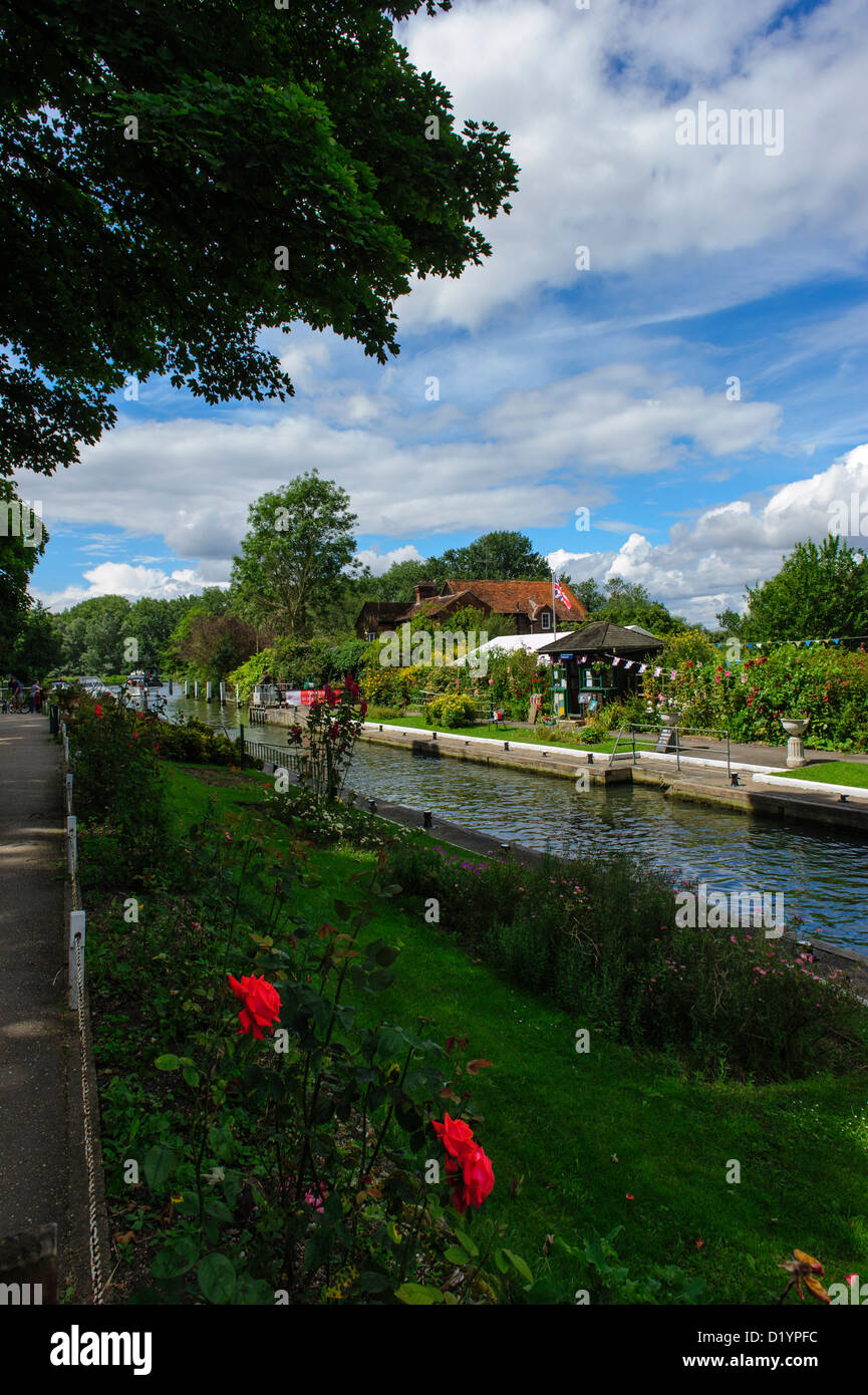 Sonning Lock, River Thames Stock Photo - Alamy