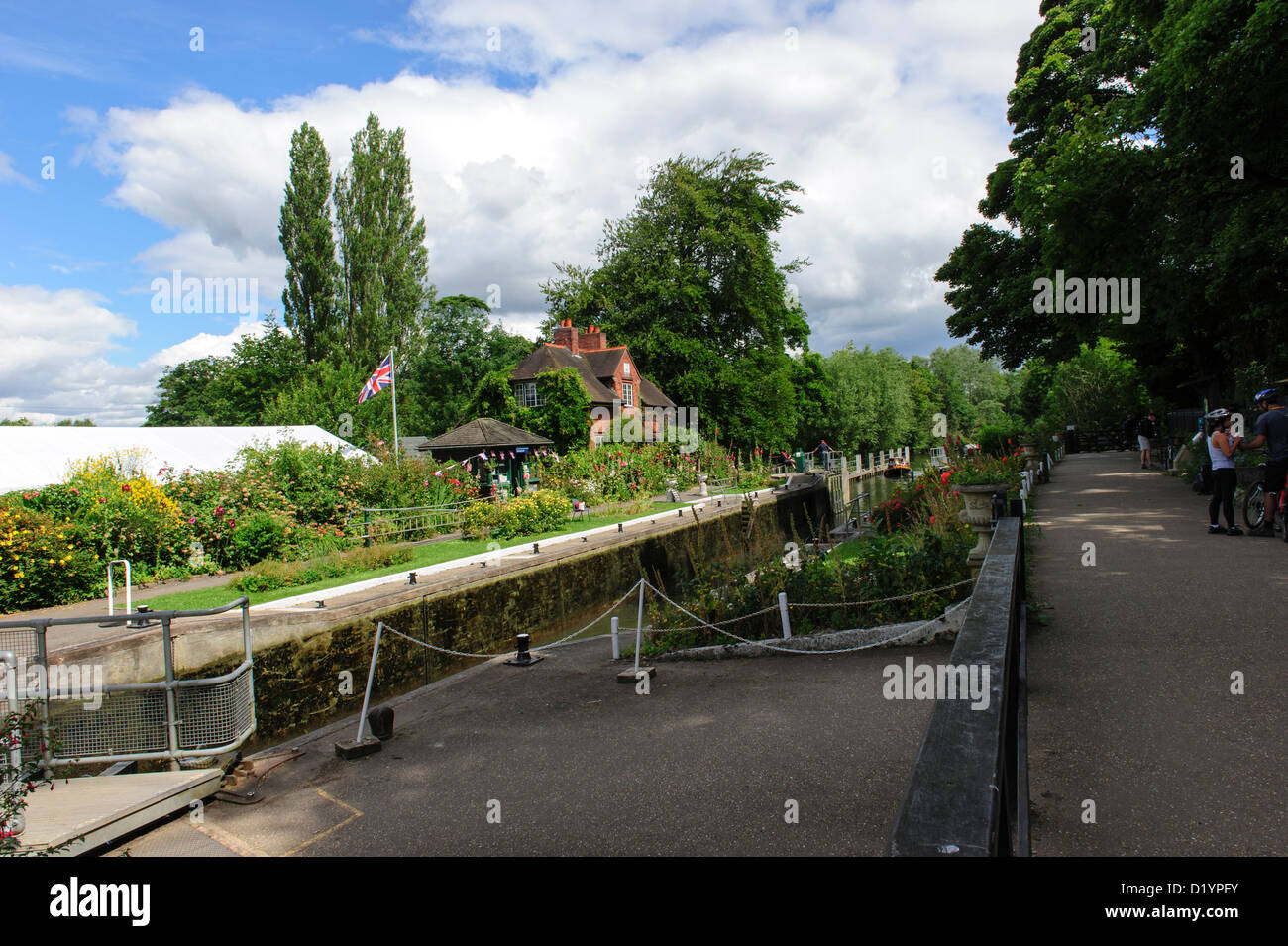 Sonning Lock, River Thames Stock Photo - Alamy