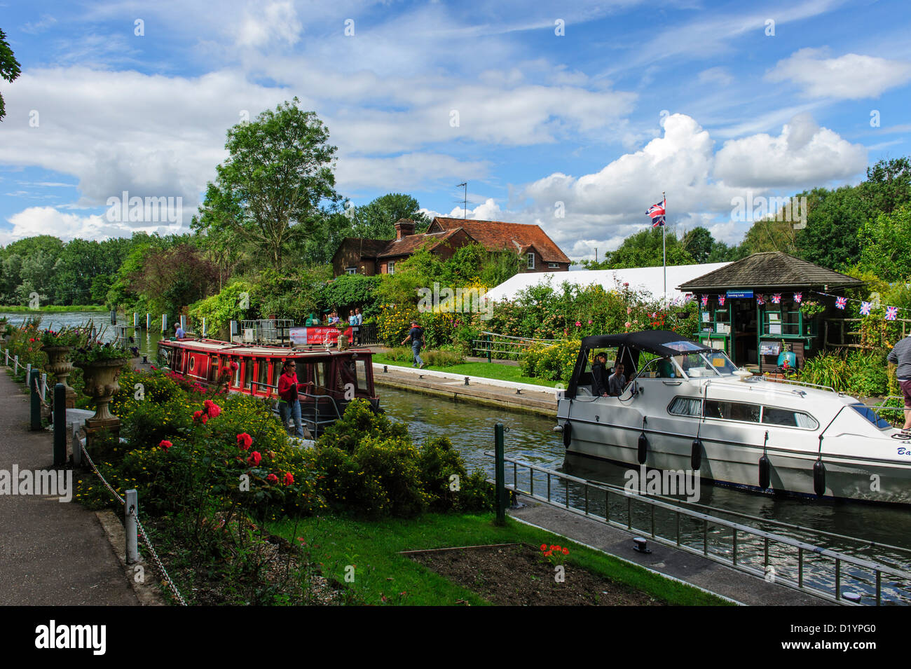 Sonning Lock, River Thames Stock Photo - Alamy
