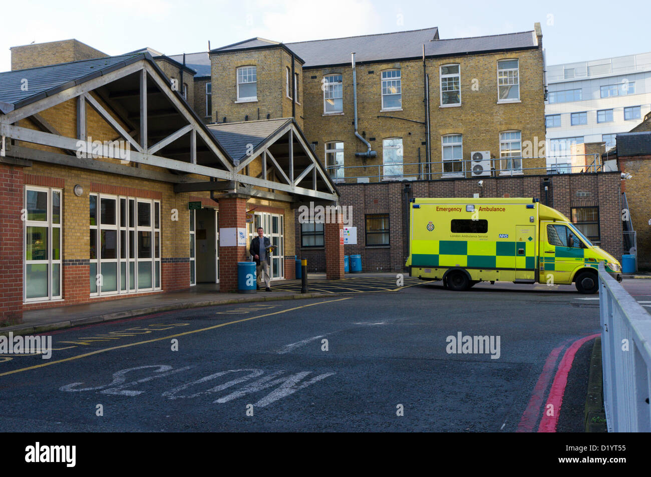 Ambulance outside a hospital hi-res stock photography and images - Alamy