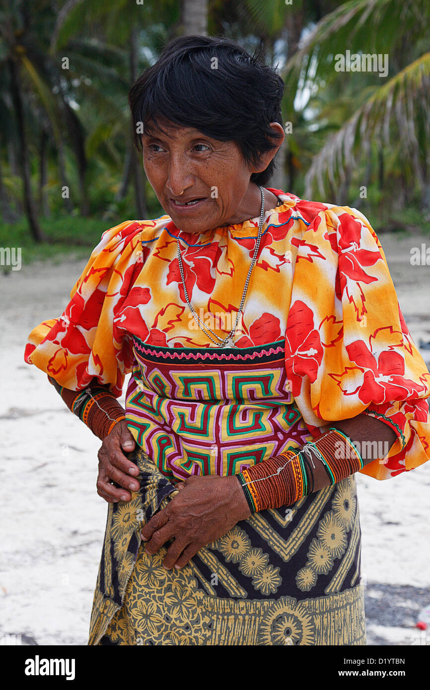 Kuna woman hi-res stock photography and images - Alamy