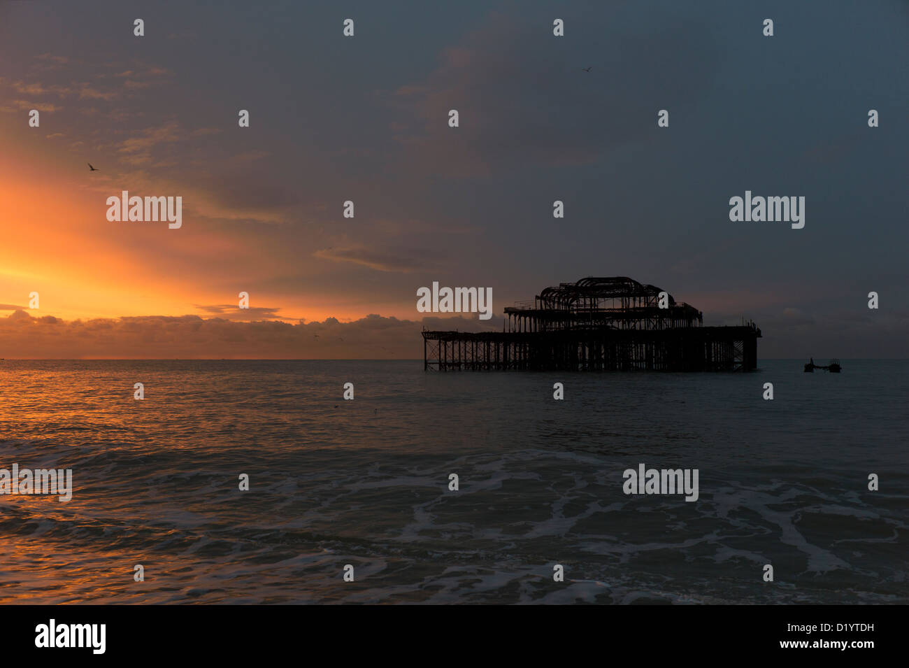 Sunrise dawn brighton pier silhouette hi-res stock photography and ...