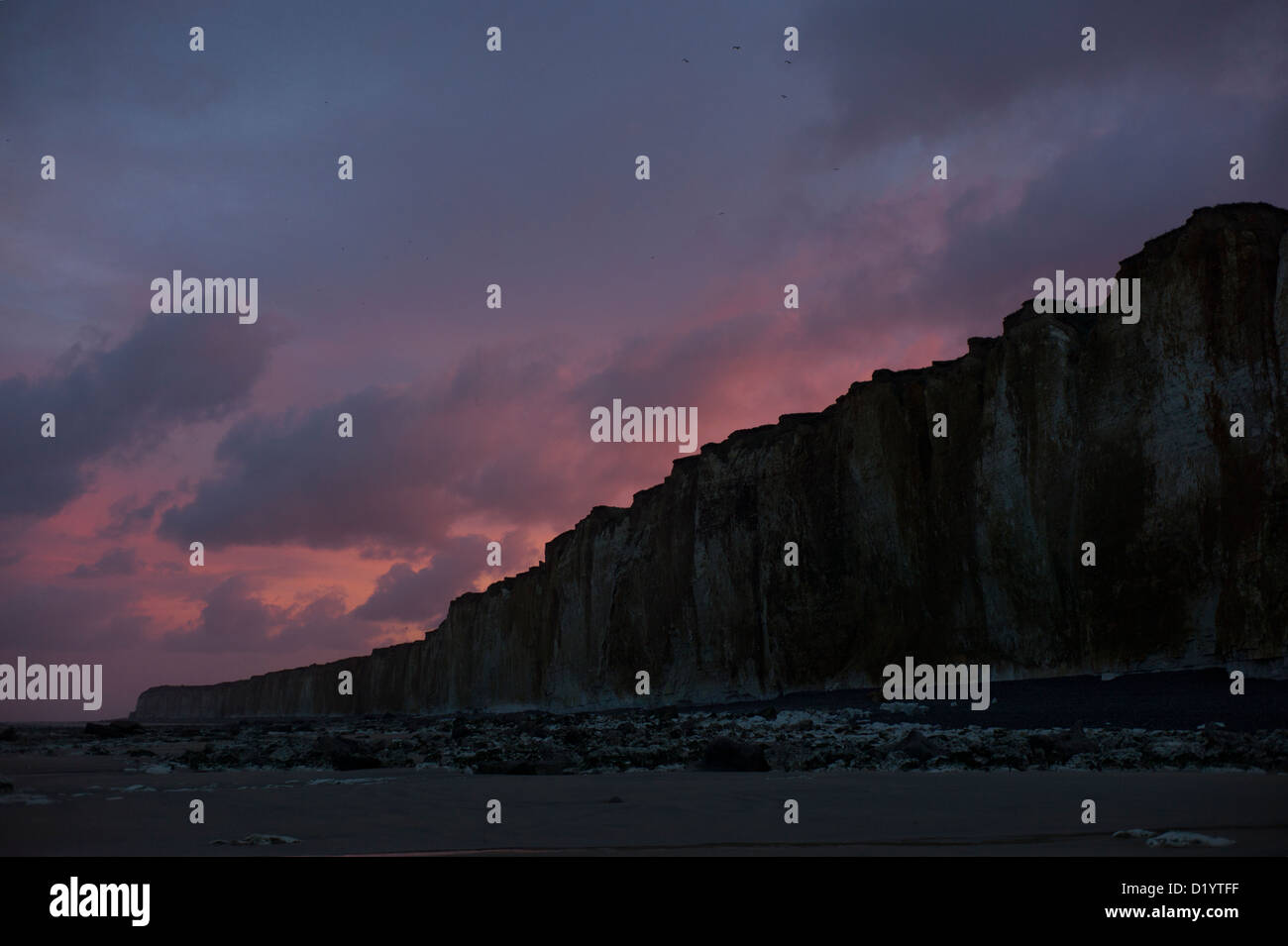 Red cloudy sky hi-res stock photography and images - Alamy