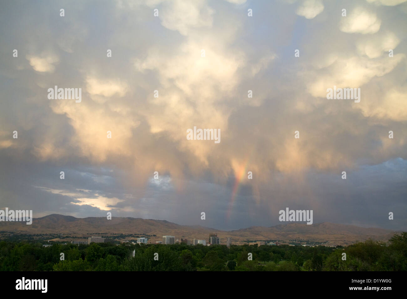 Cloud with rain hi-res stock photography and images - Alamy